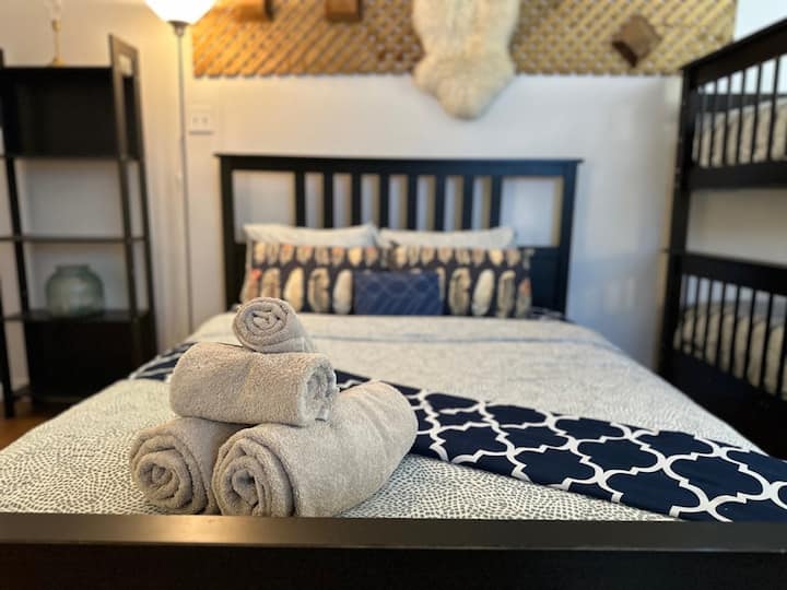 Montreal Urban Haven Big Studio & Private Terrace - Montreal