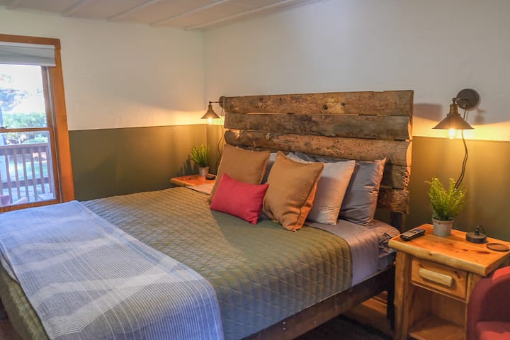 Lodgepole Suite At The Woolly Bugger Inn - Estes Park, CO