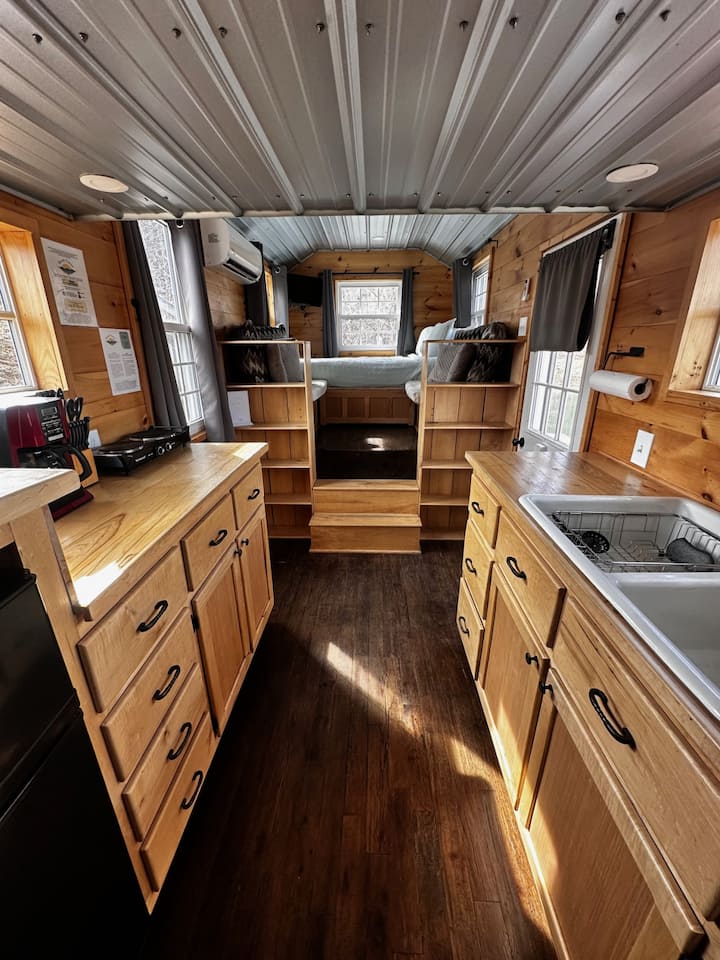 Pondside Tiny Home Near Grayson Highlands