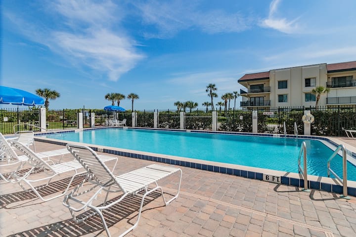 Nautical Nook: 1b/2b With Oversized Balcony - Cape Canaveral, FL