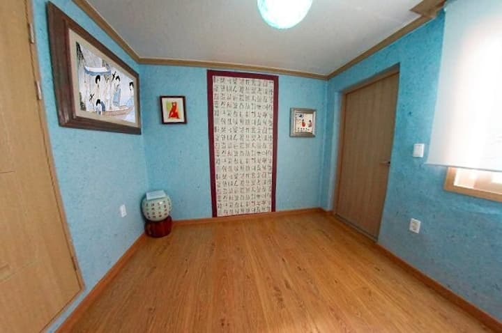 #한옥마을 #경기전 #풍남문 채송화 - Jeonju-si