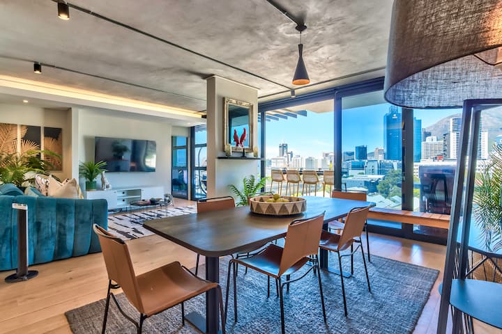 Penthouse Bliss With Mountain Views@ The Docklands - Cape Town