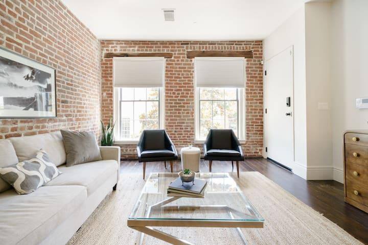 Downtown Haven! Cozy 2br Hotel Suite, New Orleans - New Orleans, LA
