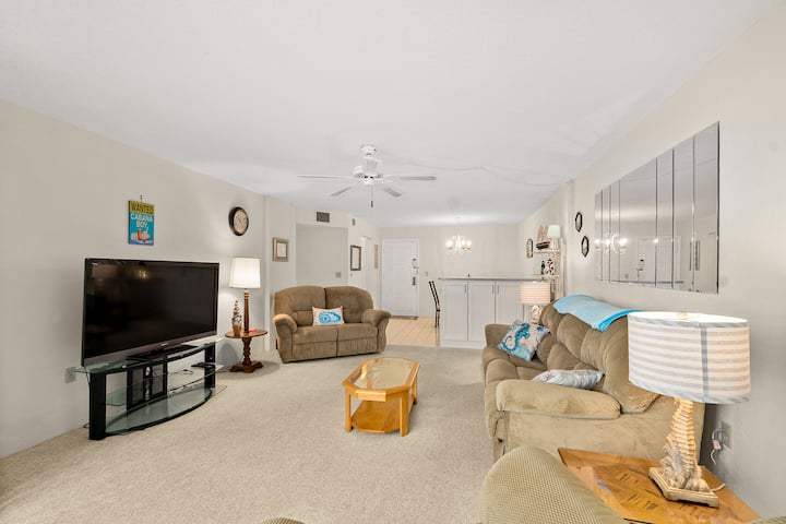 Cozy Ocean Condo With Pool & More - Ormond Beach, FL