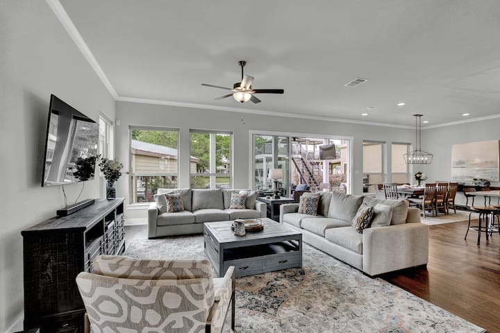 Stunning Luxury Lake Waterfront Home W/fire Pit! - Horseshoe Bay, TX