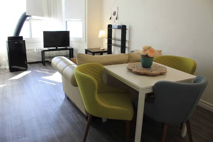 Travel, Metro, Downtown, Restaurant, Shopping - Montreal