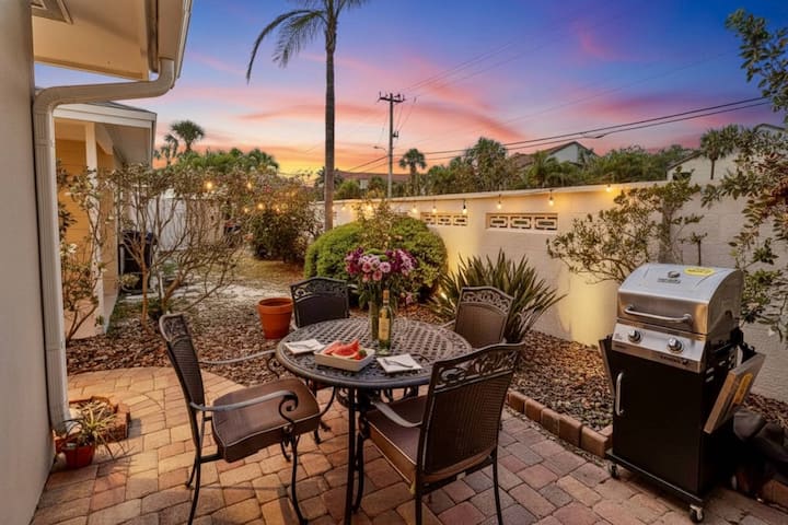 Quiet Villa, Near Crescent Beach, Heated Pool - Siesta Key, FL