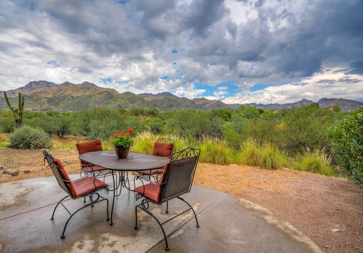 2 Bedrm 1st Floor With Expanded Patio-stunning Mountain Views & Tucson Charm - Catalina Foothills, AZ