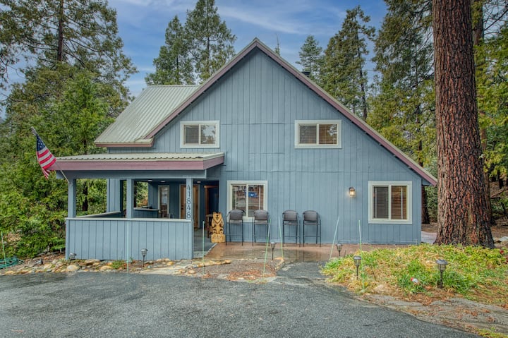 Jimbo's Family Cabin In The Heart Of The "Village" - Shaver Lake, CA