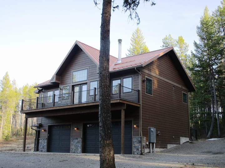 2 Bedroom Cabin With Fireplace - West Glacier, MT