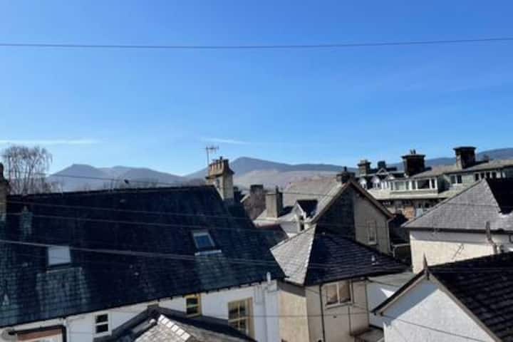 Fell Top View - Fantastic Keswick Centre Apartment - Borrowdale