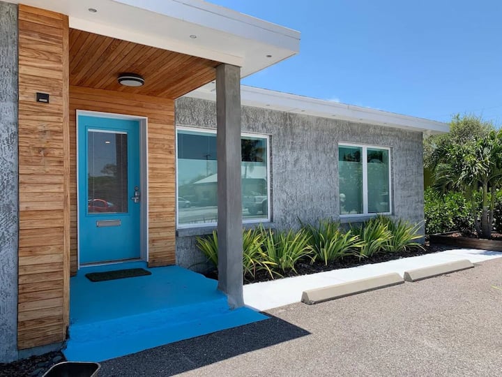 Coastal 2br Home W/ Beach Access & Backyard - Cocoa Beach, FL