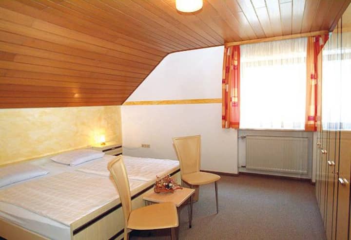 70 M² Ferienwohnung ∙ 2 Schlafzimmer ∙ 4 Gäste - Bischofsmais