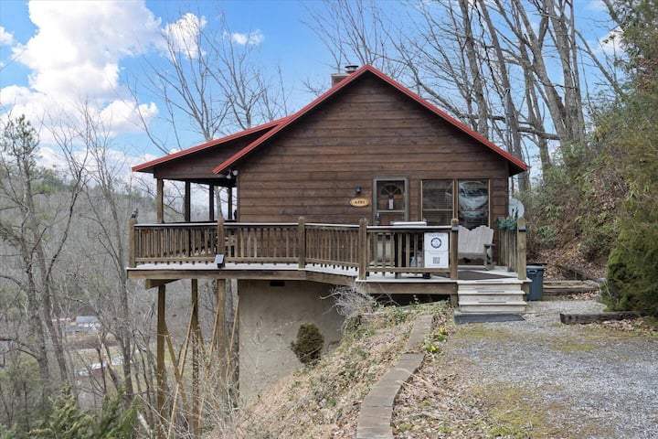 Secluded, Hot Tub, Wifi, Foosball Table, Dvd's - Pigeon Forge, TN