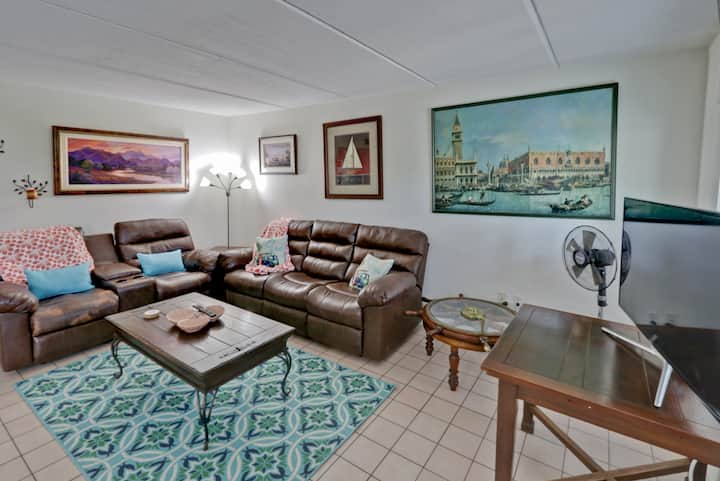 Great Condo In The Middle Of It All! - South Padre Island, TX