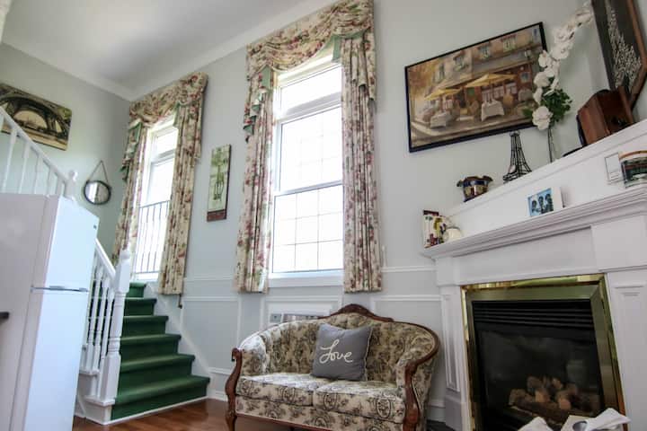Chambre D'amour (Suite) | The Jypsy Inn - Bracebridge