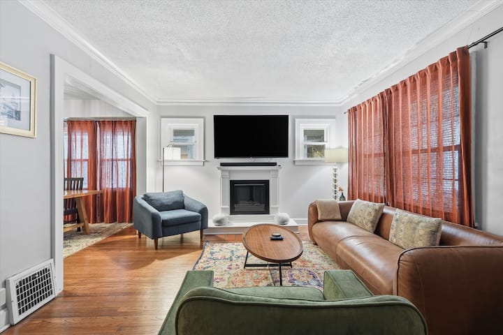 Plaza Perch -Walk To Plaza & Westport! - Kansas City