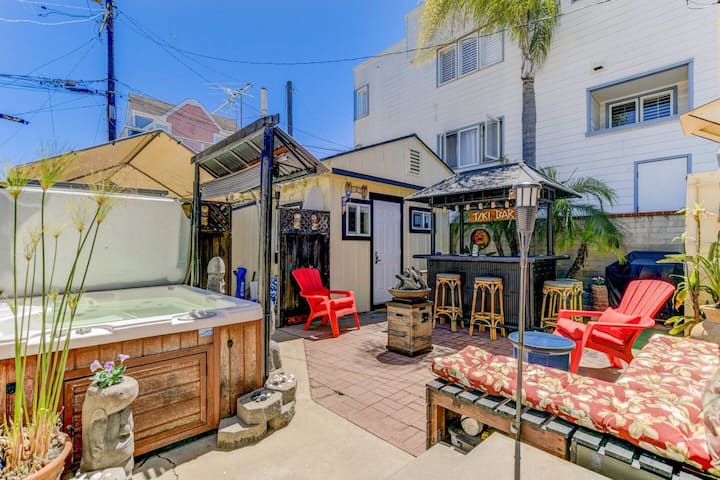 Beach Guest House + Jacuzzi, Bikes & Parking! - San Diego, CA