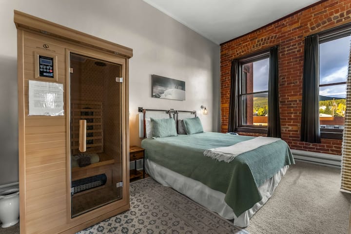 Sauna | 14ft Loft | Mtn Views | Walk Downtown - Leadville, CO