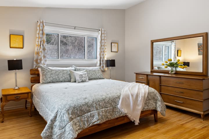 Bright "Mid-century Modern" Ranch - Rochester, NY