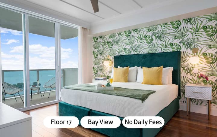 Fifa Bay View Oasis: Grove Balcony Suite - Westchester, FL
