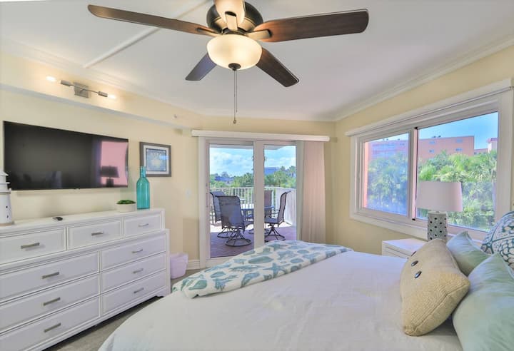 Spacious Corner 4/2 With Bunkhouse - Tampa Bay, FL