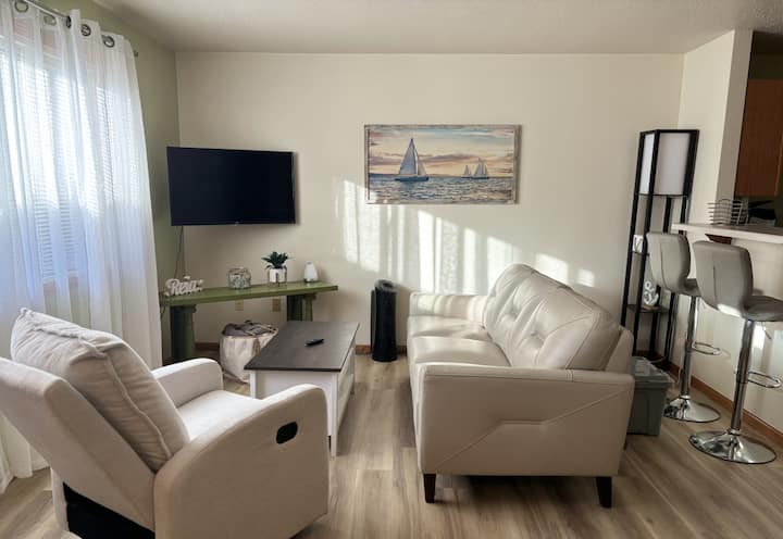 Beach Lake Michigan King Bed Pet Friendly - Kenosha, WI