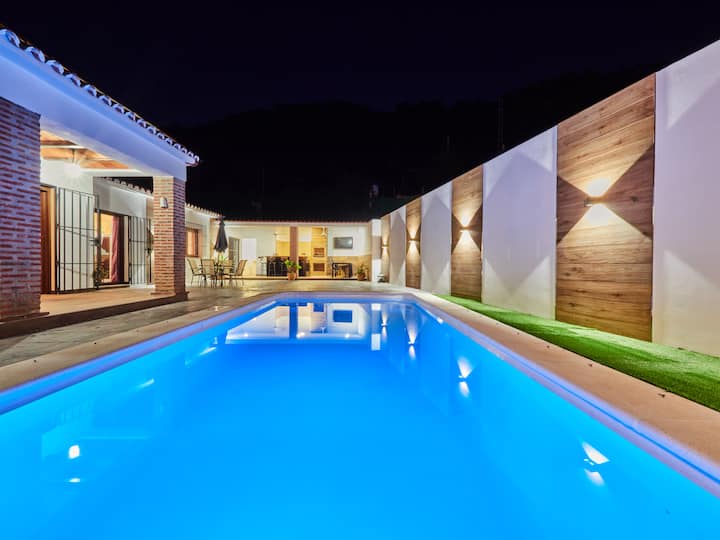 Cubo's Finca El Nogal De Los Montes De Málaga - Casabermeja