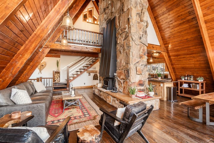 "A" Frame - 4 Bed, Fireplaces, Hot Tub, Sauna - Sundance, UT