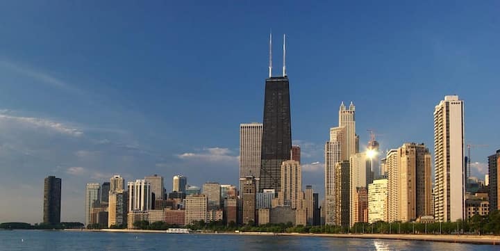 Luxurious Lincoln Park Apt: Gourmet Kitchen, City - Chicago, IL