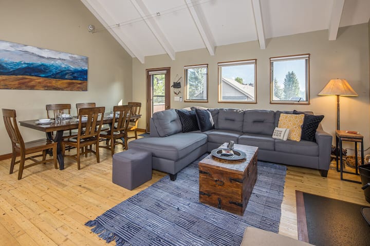 Nordic Ski-in/out Home W/fireplace & Shared Pool - Big Sky, MT