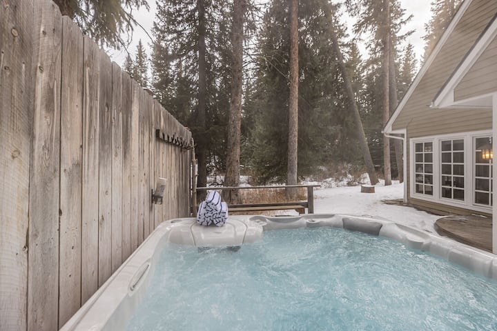 Secluded Home Near Meadow Village W/ Hot Tub - Big Sky, MT