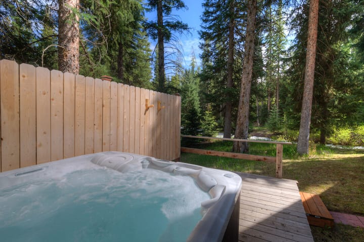 Secluded Home Near Meadow Village W/ Hot Tub - Big Sky, MT