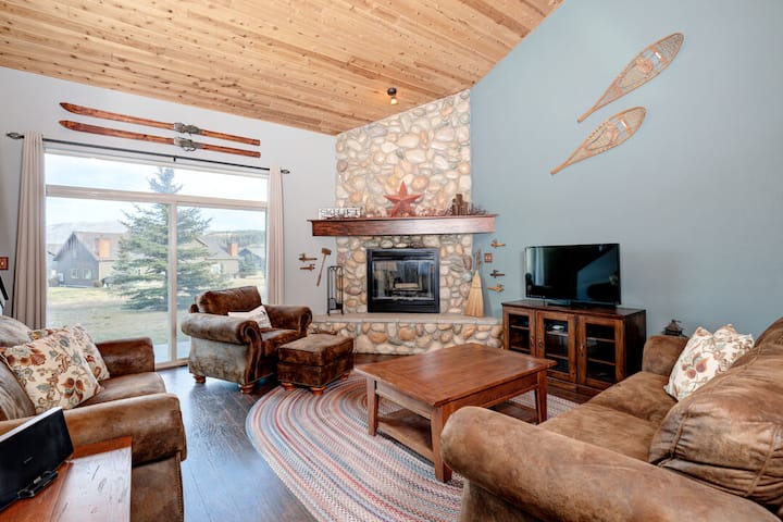 Beautiful Home W/fireplace & Gorgeous Views - Big Sky, MT