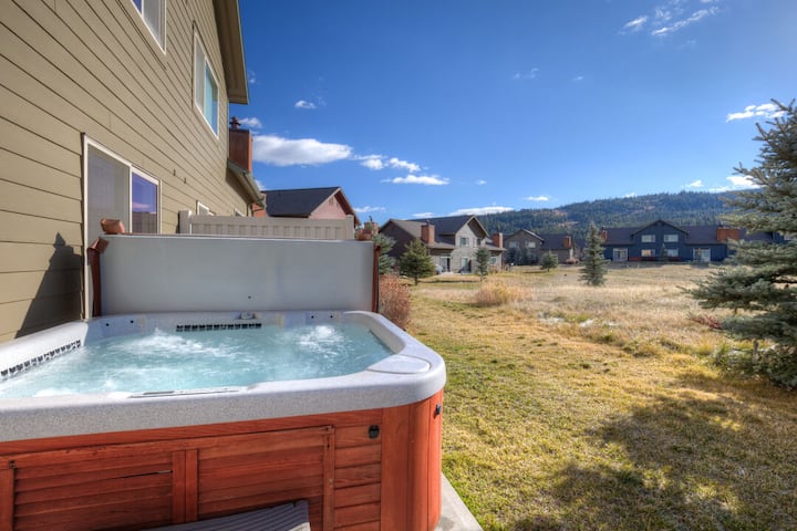 Meadow Village Chalet W/hot Tub & Fireplace - Big Sky, MT