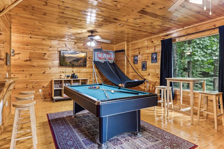 Cozy Cabin | Game Room|hot Tub| Firepit - Gatlinburg, TN