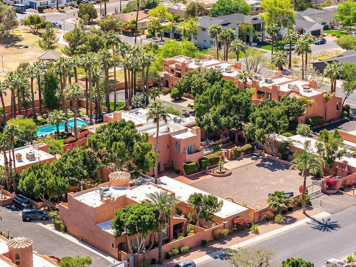 Grand Adobe - 28 Guests, 12 Bedrooms, Heated Pool - Tempe, AZ