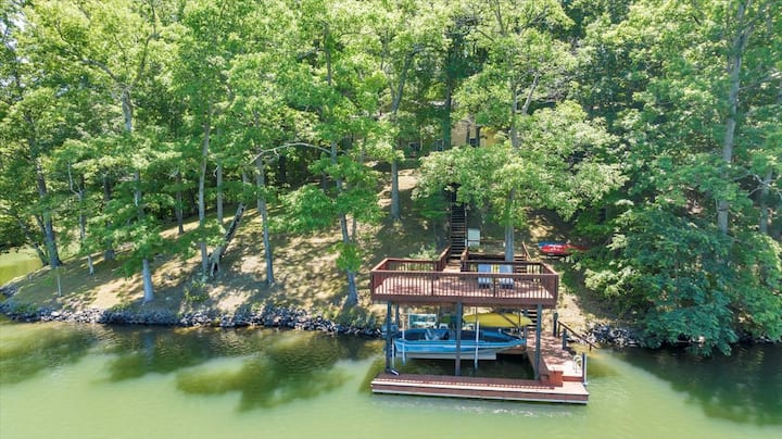 Whisper Haven - Private Dock & Pet Friendly - Moneta, VA