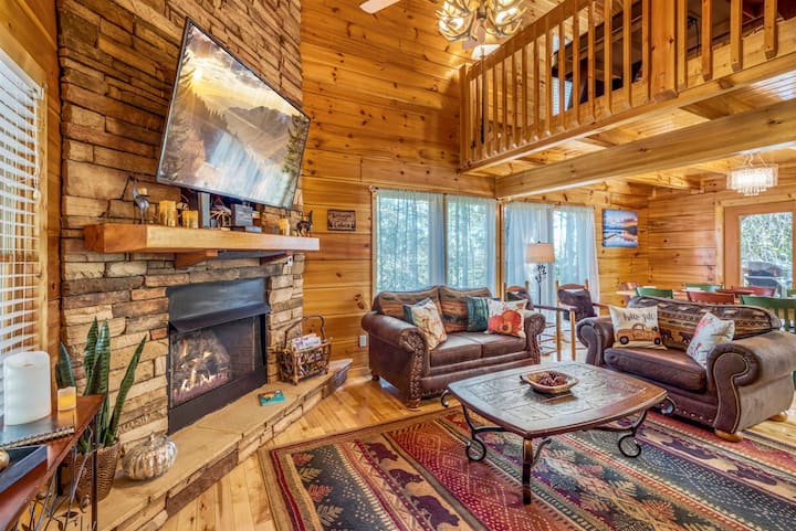 Summer Escape Cabin! Hottub,pool Table,a+ Location - Sevierville, TN
