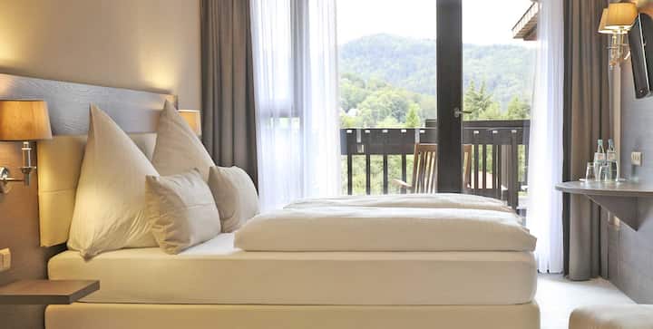 Parkhotel Luise, (Bad Herrenalb), Doppelzimmer Talblick - Black Forest