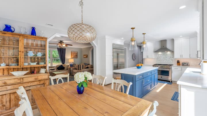 Coastal-style Home With Open-floor Plan, Ample Natural Light, Blocks Away... - Sag Harbor, NY