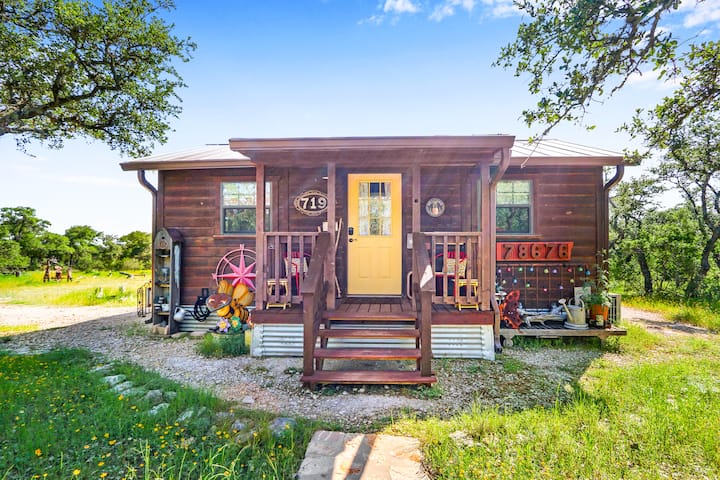 The Pineapple Ranchette | Charming Romantic Cabin - Wimberley, TX