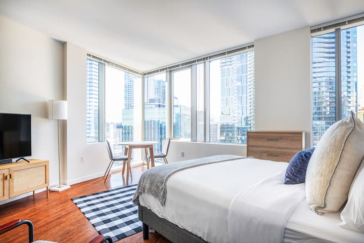 Blueground | Downtown Bellevue, Gym, W/d, Nr Shops - Bellevue, WA