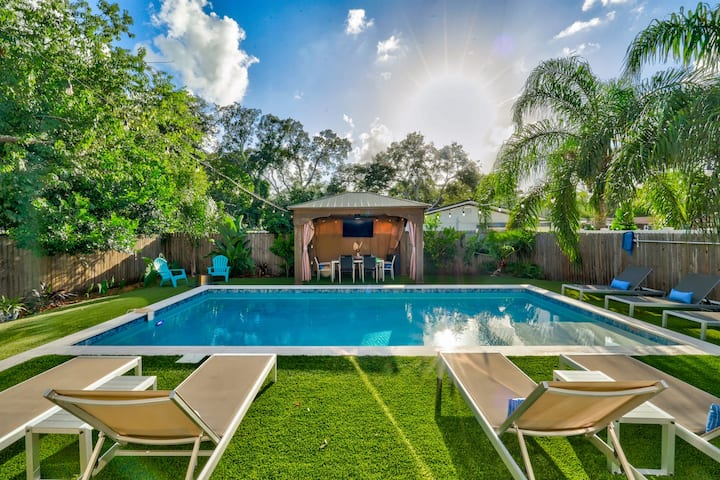 Spanish Modern Family Beach Retreat With Pool - 傑克遜維爾海灘