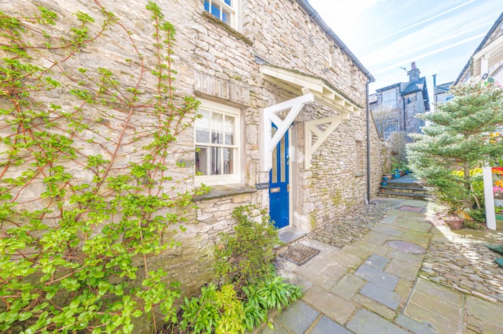 Charming Central Cottage With Parking Permit - Kendal