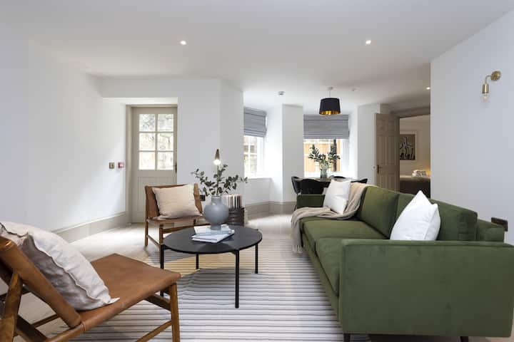 Stylish 1-bed Near Princes St W/courtyard - Edinburgh, UK