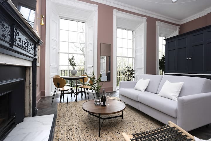 Superior 1st Floor Studio W/city Views - Edinburgh