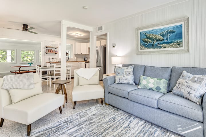 Walk To Crystal River: Home W/ Lanai & Yard! - Crystal River, FL