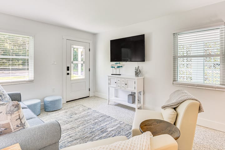 Walk To Boat Launch: Crystal River Home W/ Lanai - Crystal River, FL