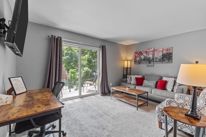 2 Bdr Upstairs Apt Walking Distance To Main St - Missouri